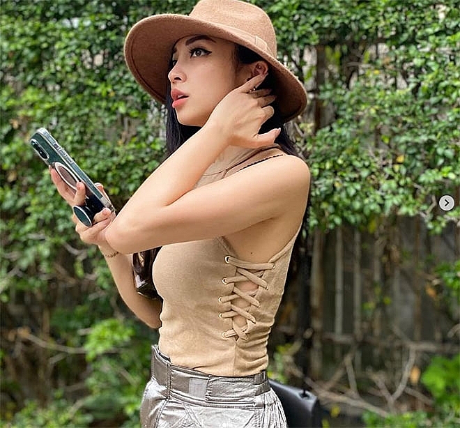 Jessi Lương: hot girl lai Tây vóc dáng nuột nà vòng eo 56